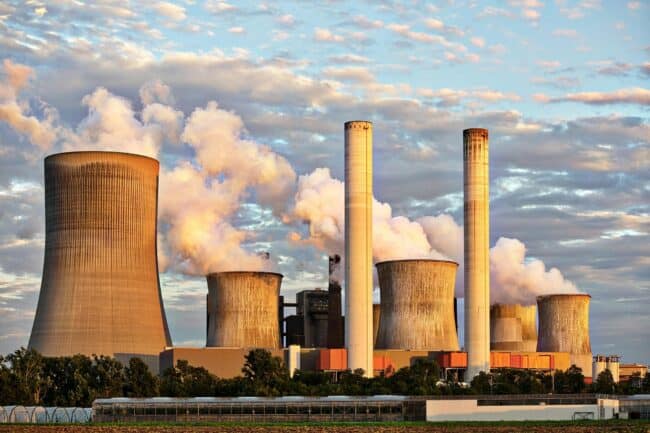 The Pros of Fossil Fuels: Driving Economic Growth & Stability